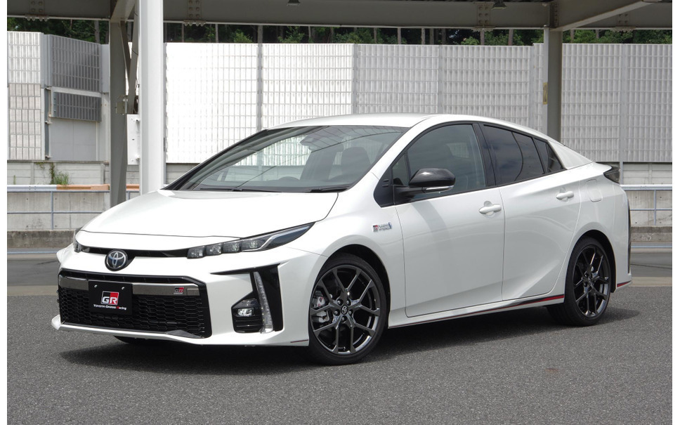 トヨタ プリウスPHVの燃費情報が丸わかり！実燃費調査やライバル比較 | カーナリズム